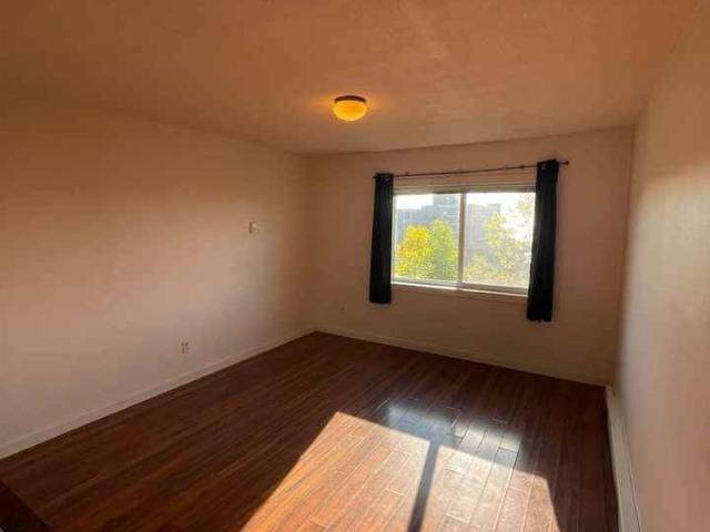 827 829 E 3rd St Studio Apartment for Rent at 827 E 3rd St, Duluth, MN 55805 East End
