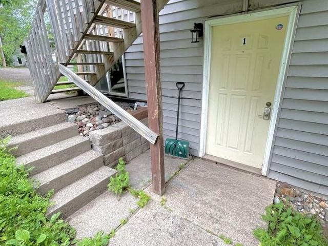 827 829 E 3rd St Studio Apartment for Rent at 827 E 3rd St, Duluth, MN 55805 East End