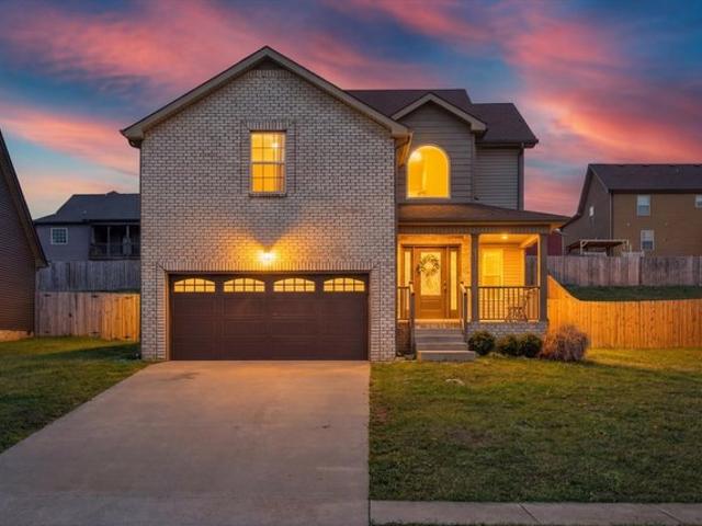 827 Crestone Ln, Clarksville, TN 37042