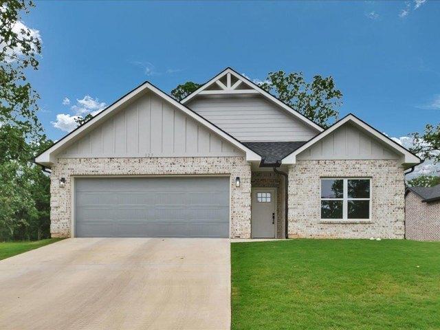 827 Augusta Dr, Lufkin, TX 75901