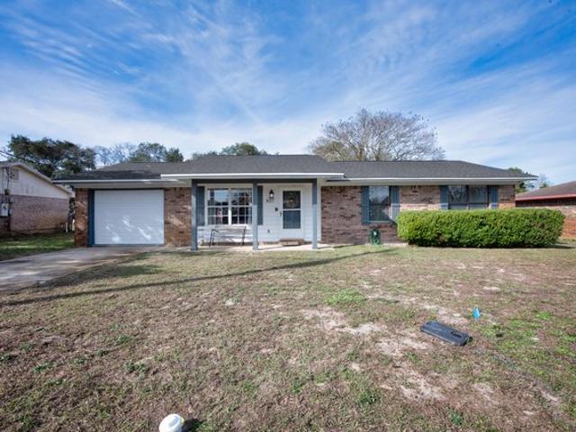827 Blvd De L Orleans, Mary Esther, FL 32569