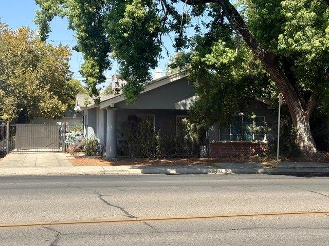 827 E Clinton Ave, Fresno, CA 93704