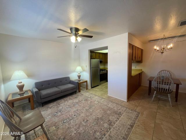827 e lancaster circle