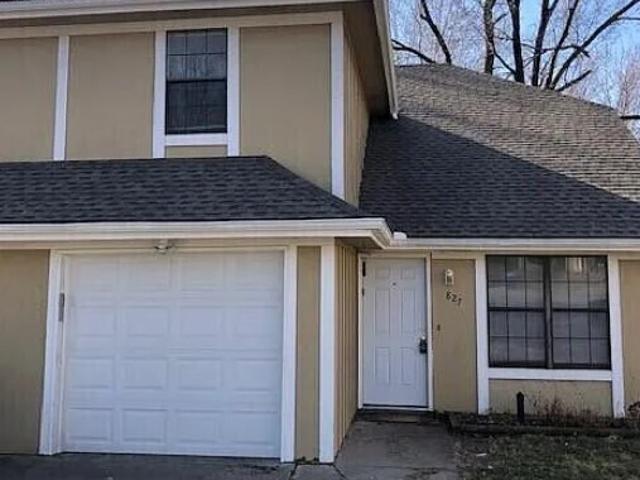 827 Elizabeth Ct, 3 beds, 1 full and 1 half bath