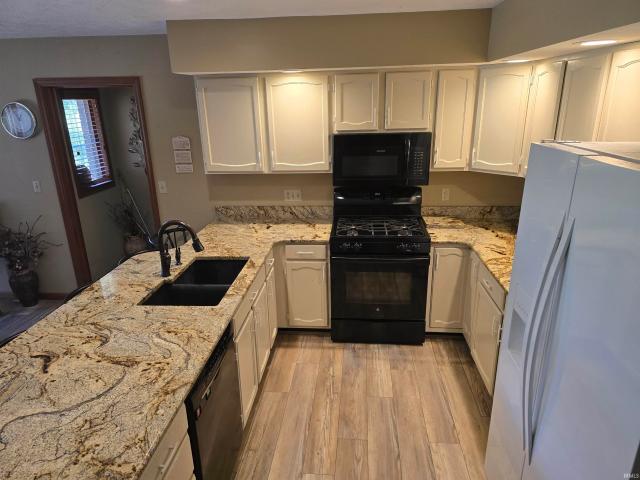827 Foxbriar Lane