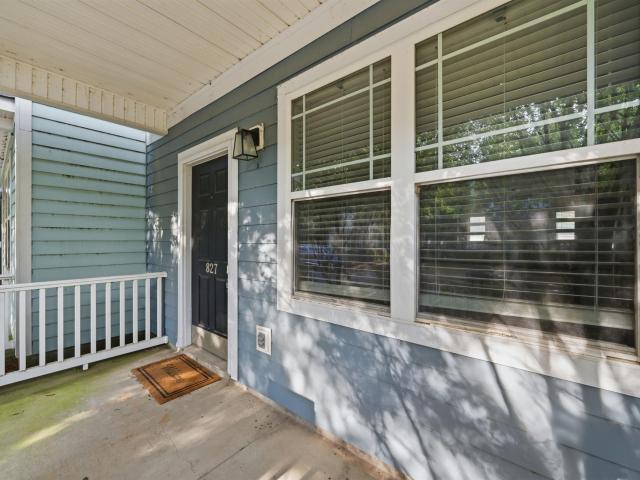 827 Forest Park