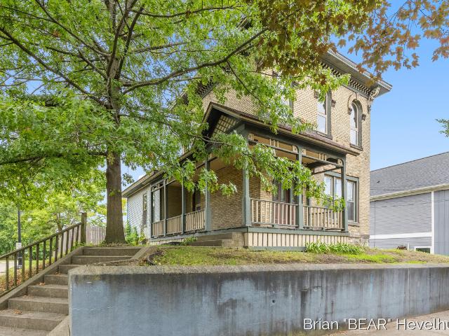 827 Fairview Avenue