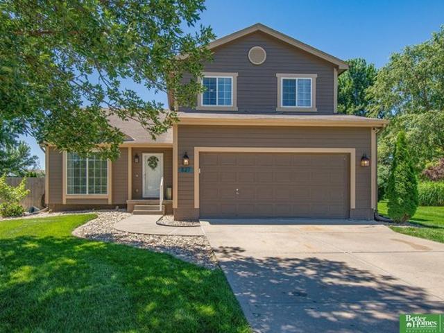 827 Fenwick St, Papillion, NE 68046