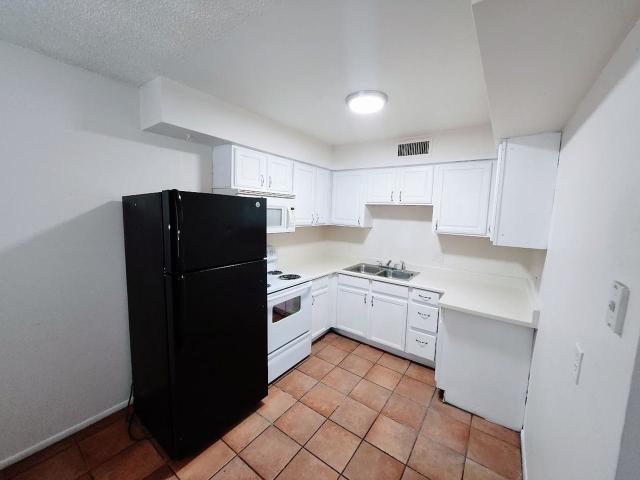 827 Hazel 2 Bedroom Apartment for Rent at 827 E Hazel Dr, Phoenix, AZ 85042