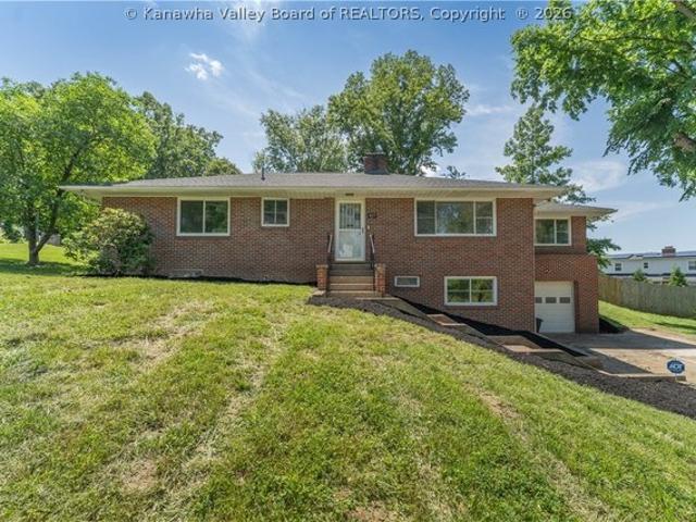 827 Hughes Dr, Saint Albans, WV 25177