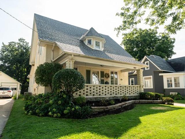 827 Oakland Ave, Waukesha, WI 53186