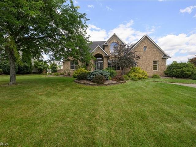 827 Mesa Verde Dr, Barberton, OH 44203