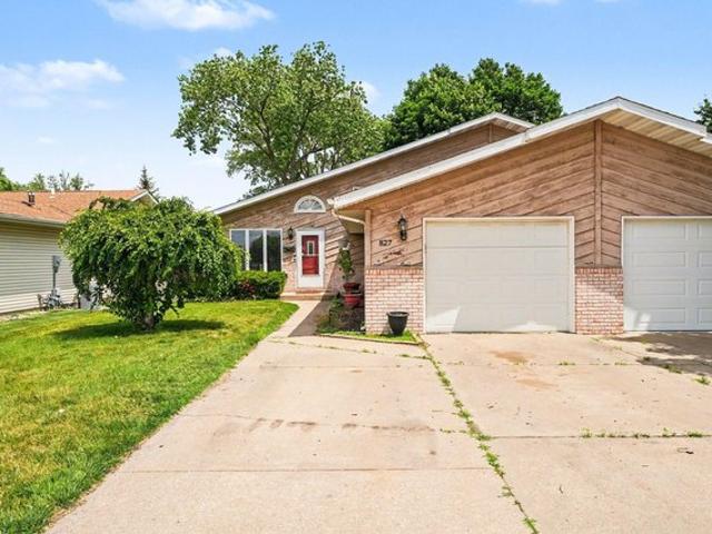 827 N Wiggs St, Griffith, IN 46319