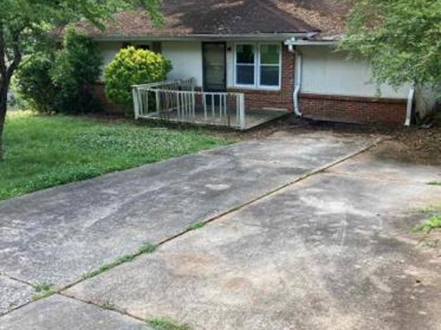 827 Needle Dr, Forest Park, GA 30297