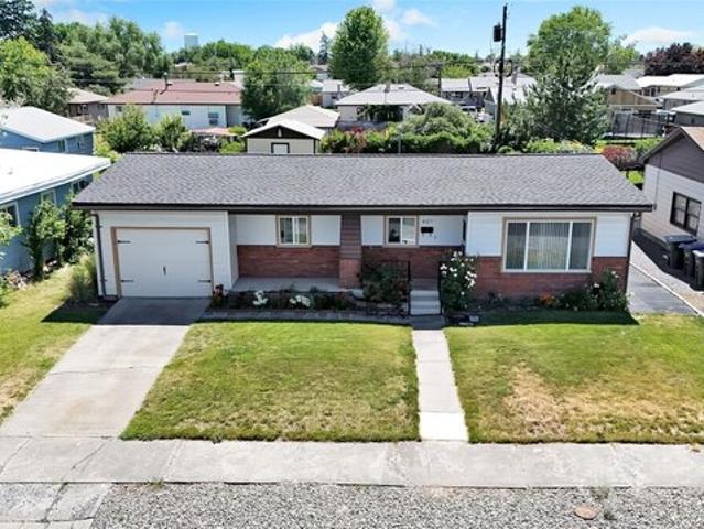 827 S Juniper Dr, Moses Lake, WA 98837
