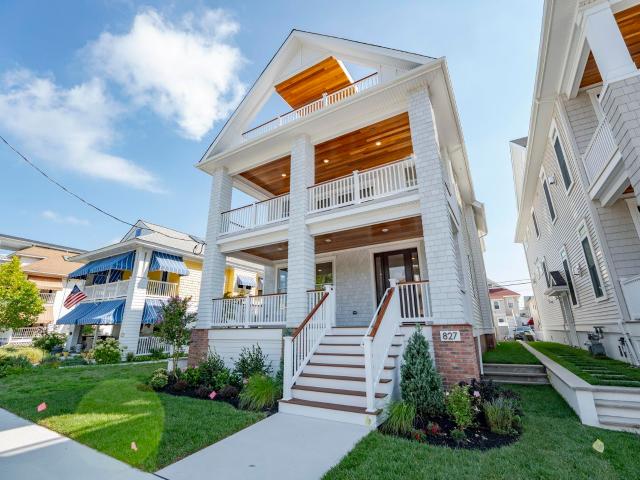 827 Saint Charles Pl