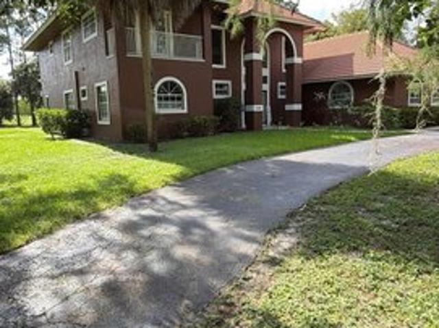 827 Squire Dr, Wellington, FL 33414