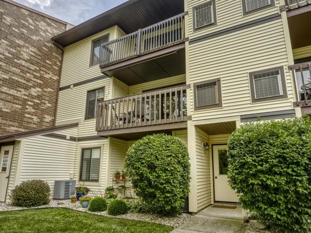 827 Summit Park Ct N, Crown Point, IN 46307