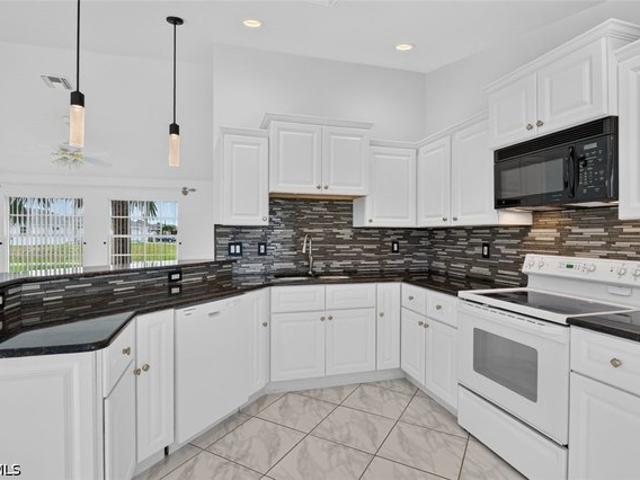 827 SW 29th Ter, Cape Coral, FL 33914