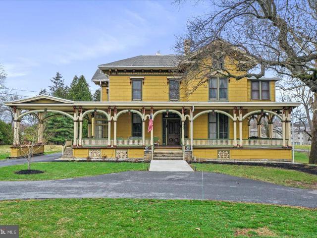 827 Philadelphia Ave, Chambersburg, PA 17201 | MLS #PAFL2032 | Compass