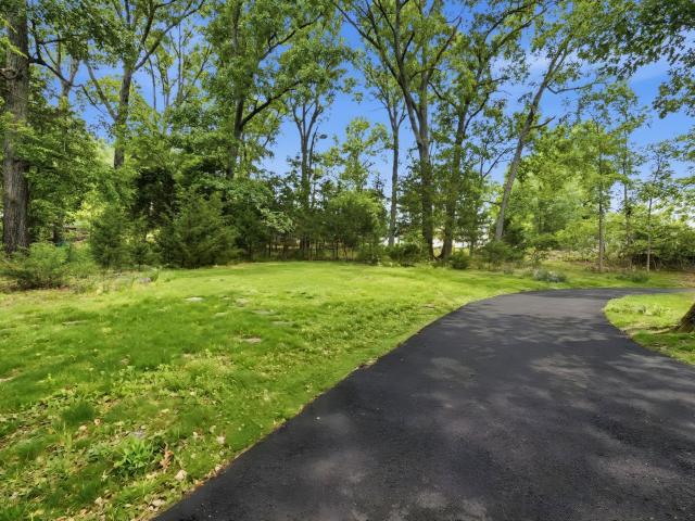 827 Redwood Dr