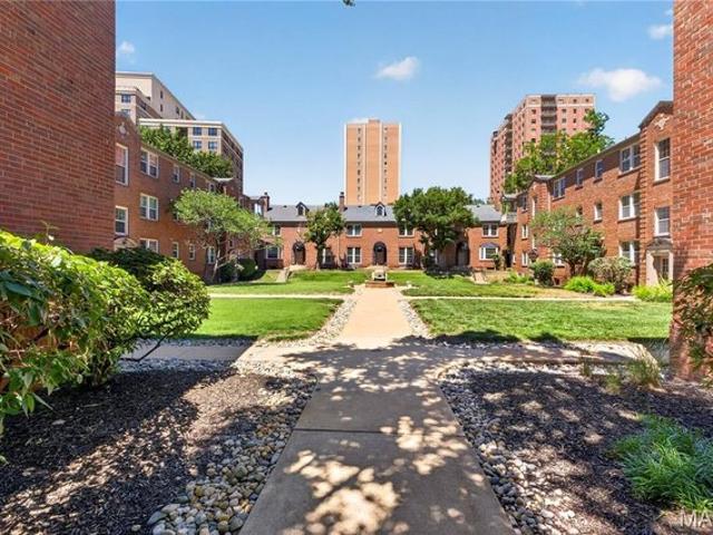 827 Westwood Dr Apt 2E, Clayton, MO 63105