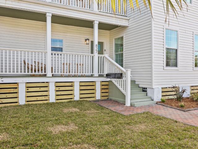 827 Winnie St, Galveston, TX 77550 | MLS #60117 | Compass