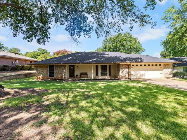 827 Yellowstone Dr, Grapevine, TX 76051