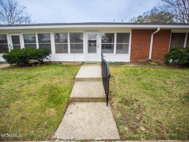 827C Balmoral Ct, Lakewood, NJ 08701