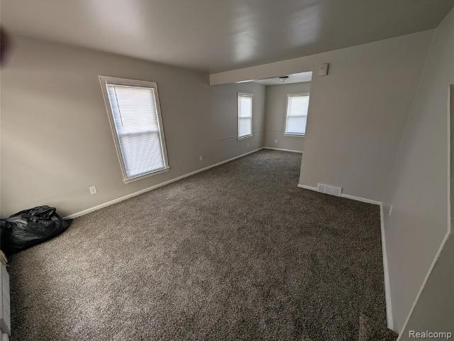 8284 Schaefer Highway