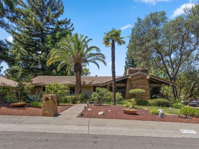 8285 Mercer Way, Fair Oaks, CA 95628