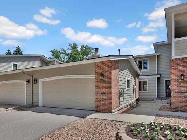 8286 Kingslee Rd, Bloomington, MN 55438