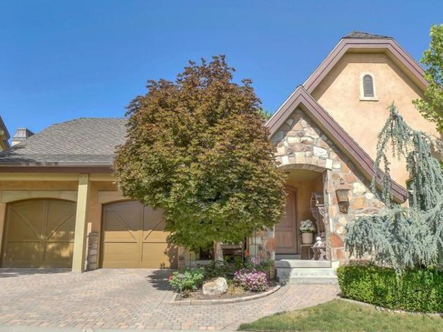 8283 S Bavarian Ct E, Cottonwood Heights, UT 84093