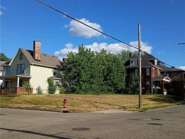 828 11th St NW, Canton, OH 44703