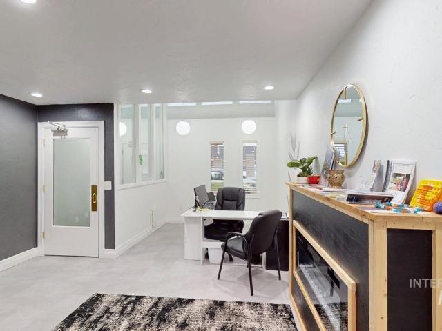 828 1/2 6th Street