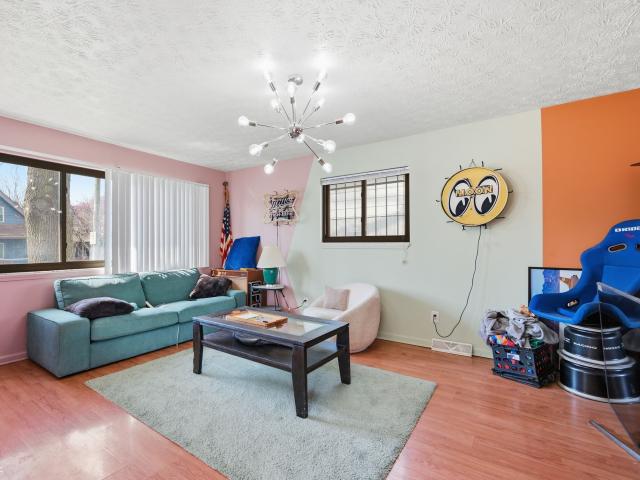 828 Cottage Avenue