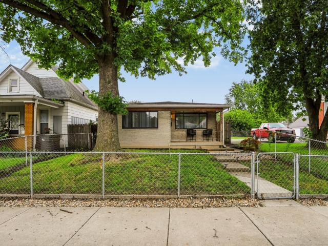 828 Cottage Avenue