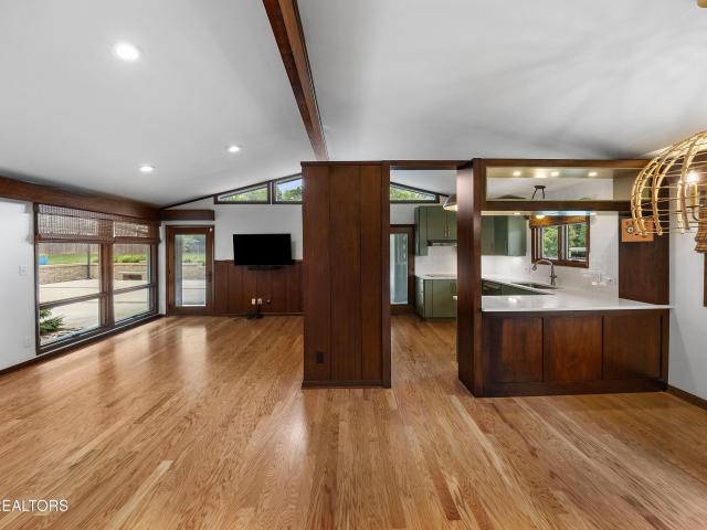 828 Abington Lane