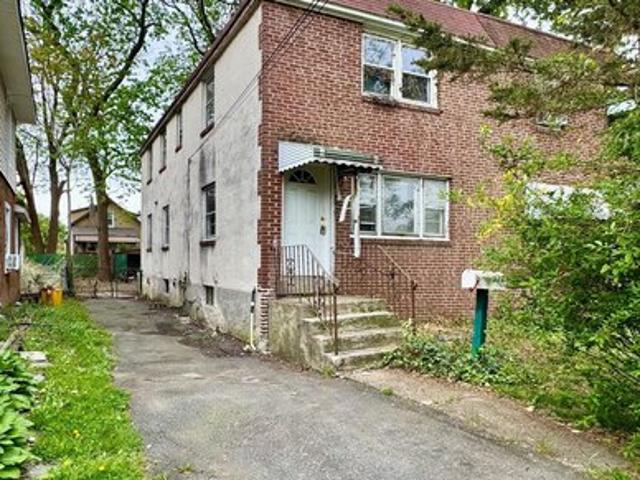 828 Broad St, Collingdale, PA 19023