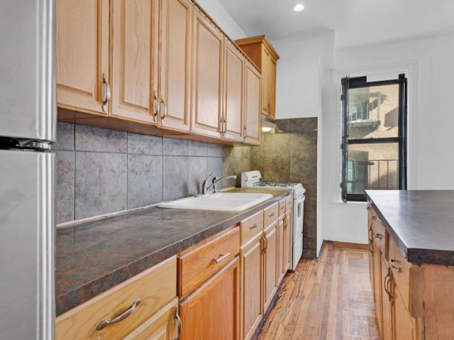 828 GERARD Avenue 2D