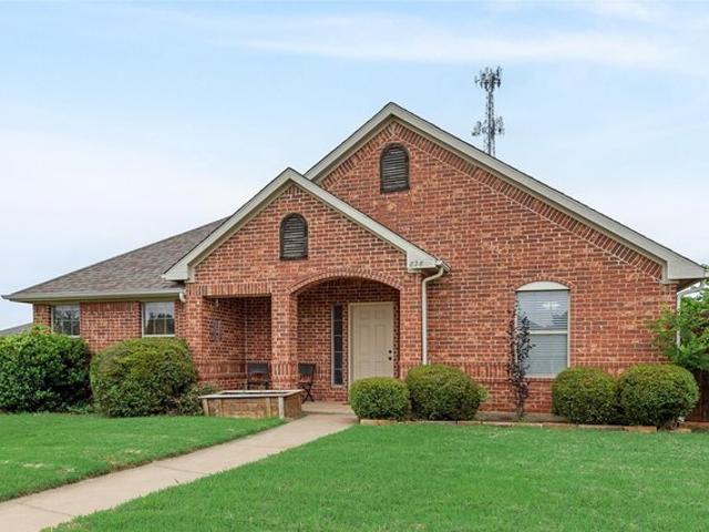 828 Greenview Ct, Aubrey, TX 76227