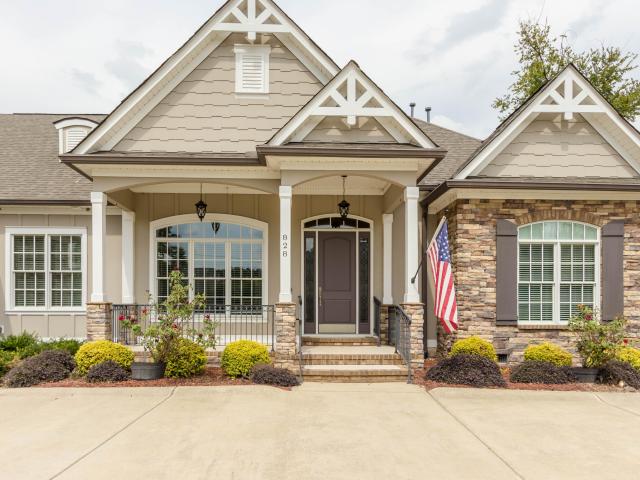 828 Dogwood Lane