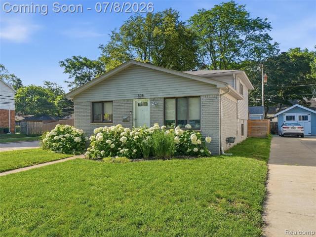 828 E 2nd Street