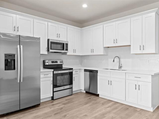 828 E Apollo Rd, Phoenix, AZ 85042