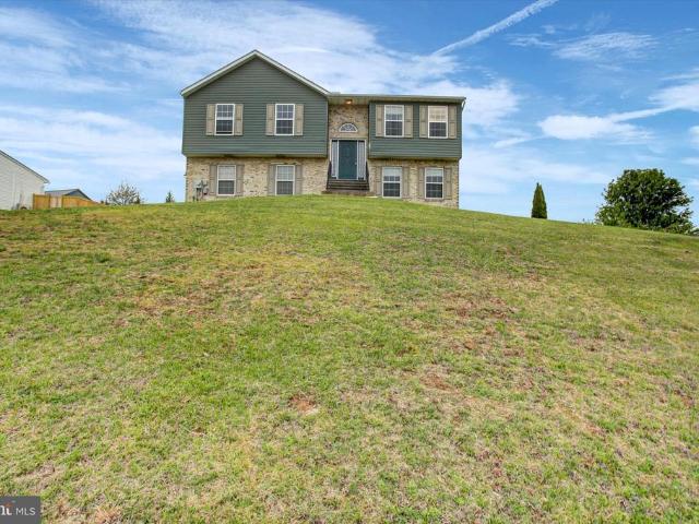 828 Essex Circle