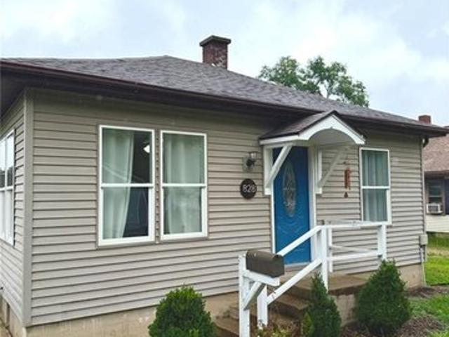 828 Freeland Ave, Hillsboro, IL 62049