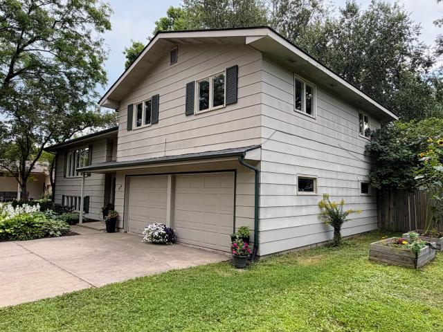 828 Fremont Street E