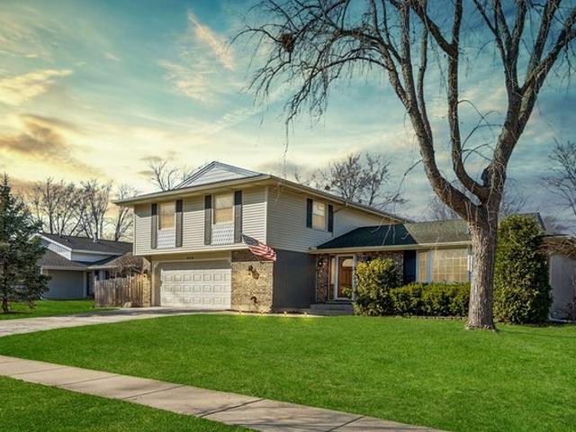 828 Harwich Ln, Schaumburg, IL 60194