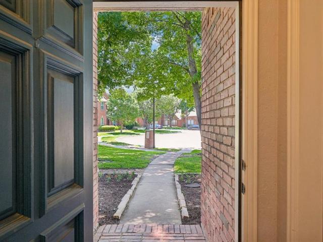 828 Lakeview Court