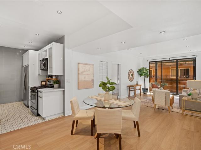 828 N Hudson 106